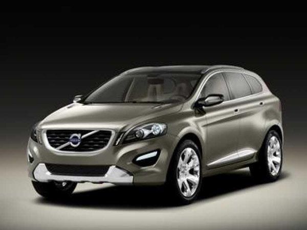 New VOLVO XC30 | tut.gr